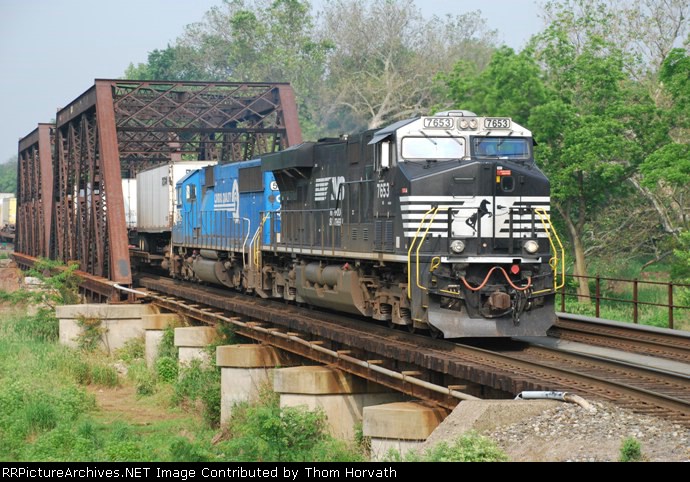 NS 20K is eastbound on Track 2 on the Lehigh Line
